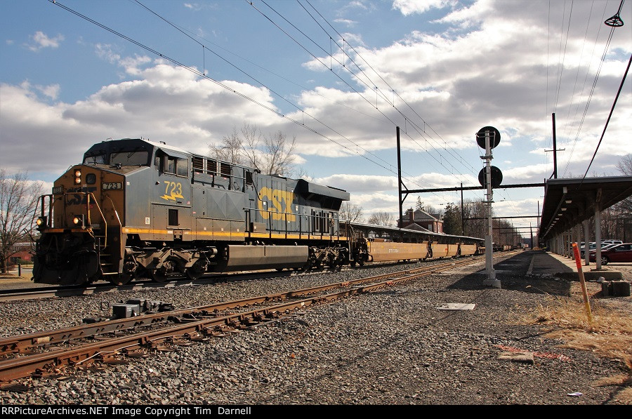 CSX 723 on a late afternoon Q032